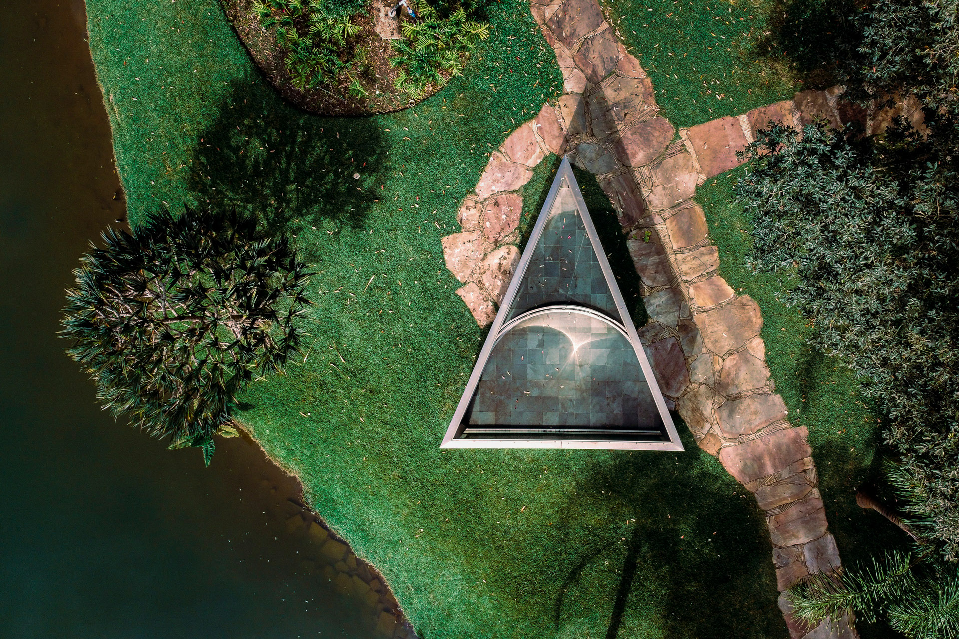 Bisected Triangle, Interior Curve - Inhotim